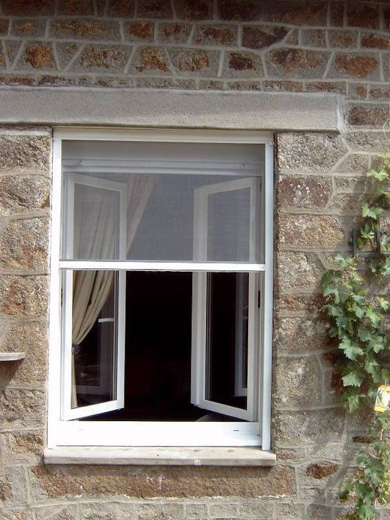 What is a Mesh Screen: All You Need to Know - Halton Retractable ...